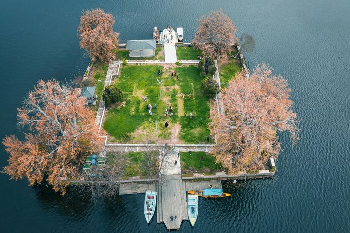 Best Time to visit Kashmir: Seasonal Travel Guide & Travel Tips